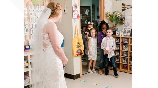 Teacher takes adorable wedding photos with kindergarteners | wusa9.com