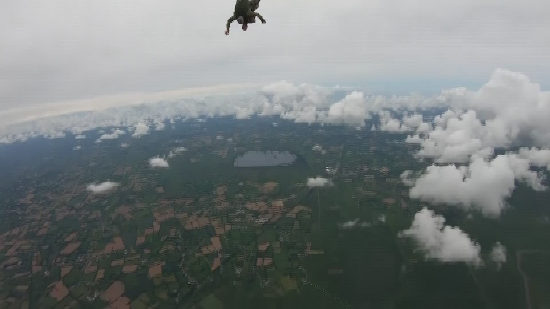 D-Day veterans in their 90s parachute into Normandy for 75th ...
