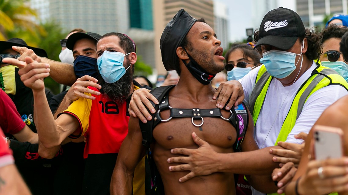Trayvon Martin's mother joins hundreds of protesters in Miami | wusa9.com