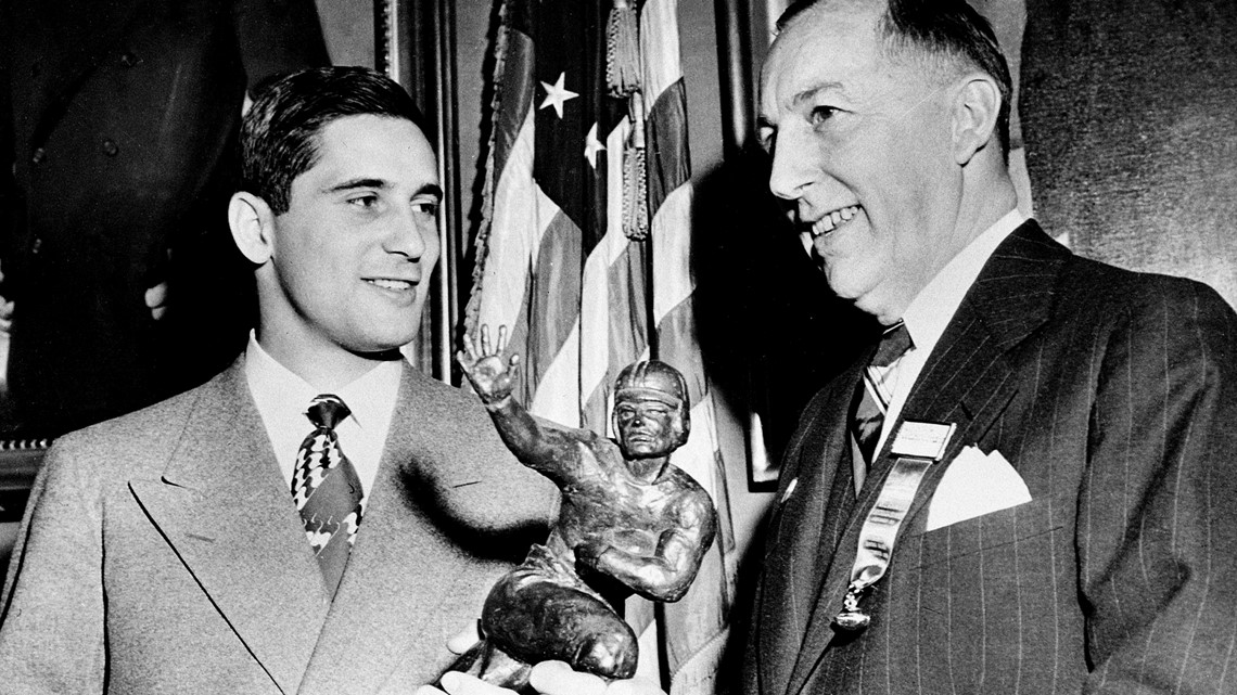 Heisman-winning Notre Dame QB Johnny Lujack dies at 98 | wusa9.com