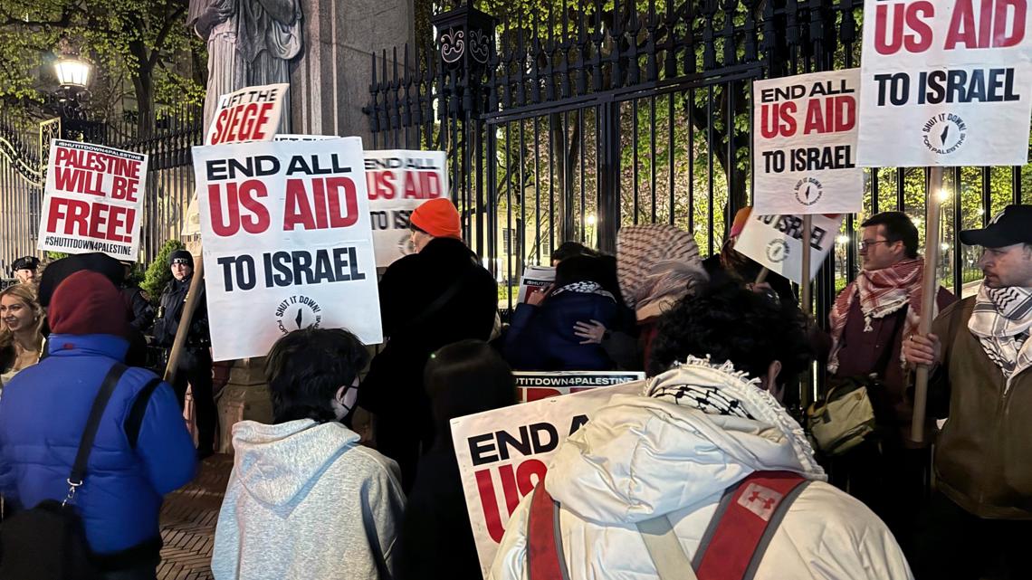 Columbia University says it expelled students who seized building last ...