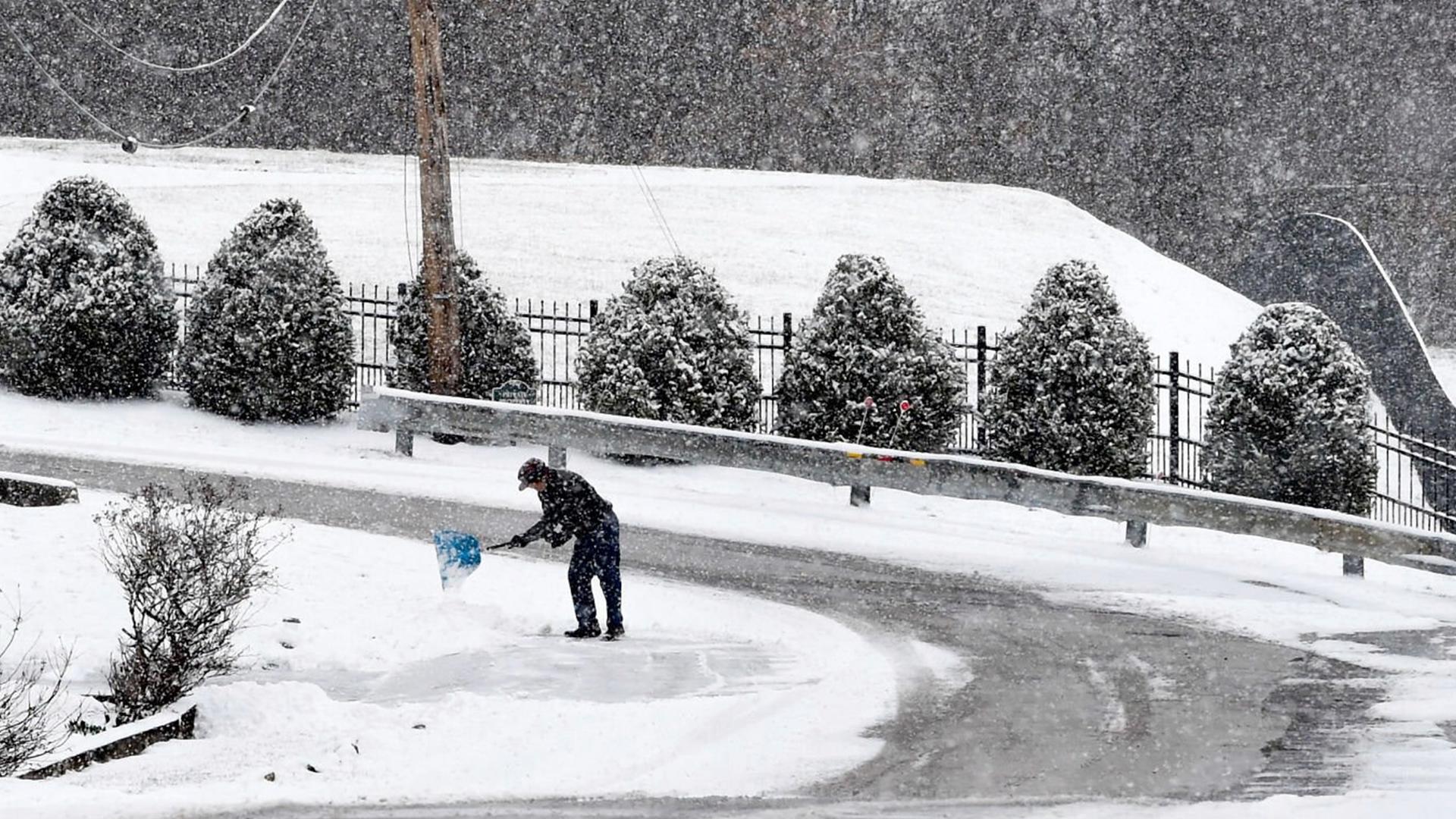 Snowstorm causes travel delays, inches of snow throughout US | wusa9.com