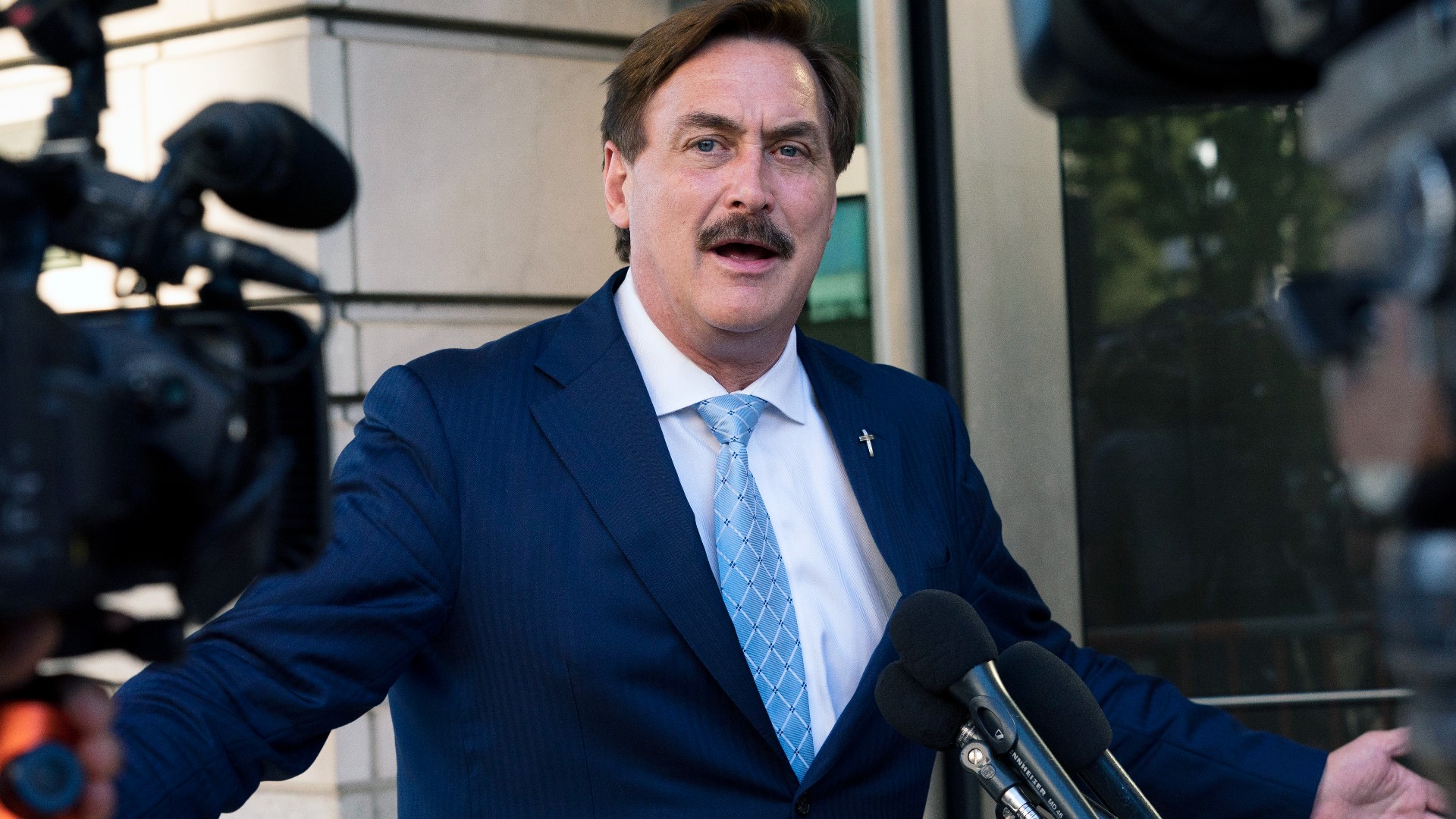 MyPillow CEO Mike Lindell says he's 'in ruins,' can't pay court ...