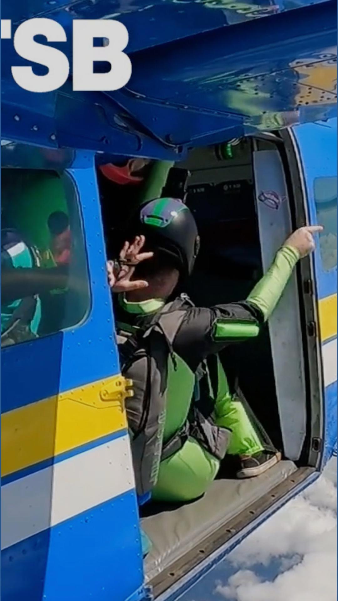 WATCH: Skydiver left dangling at 15,000 feet after parachute gets ...