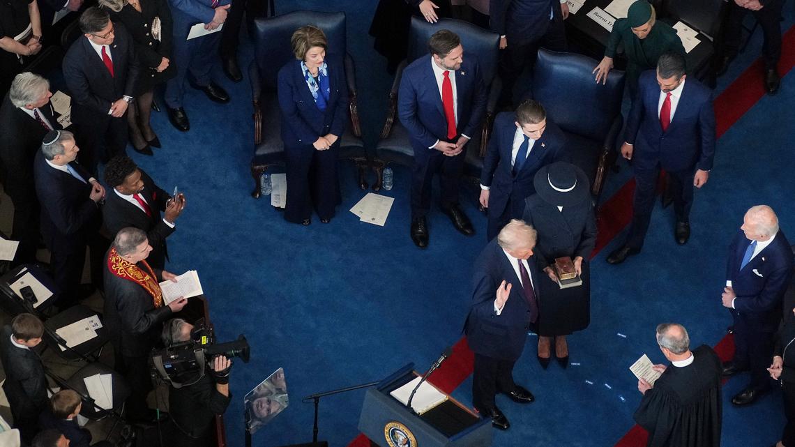 Did Trump put his hand on the Bible during his inauguration? | wusa9.com