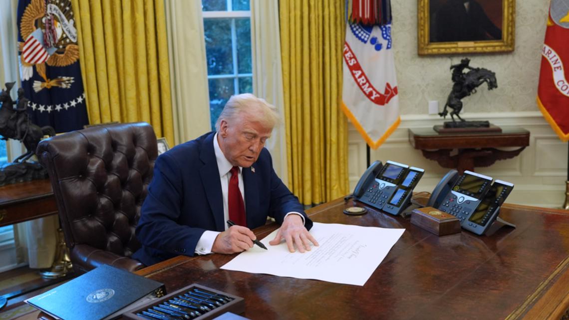 Dems sue, say executive order would turn FEC into Trump's partisan ...