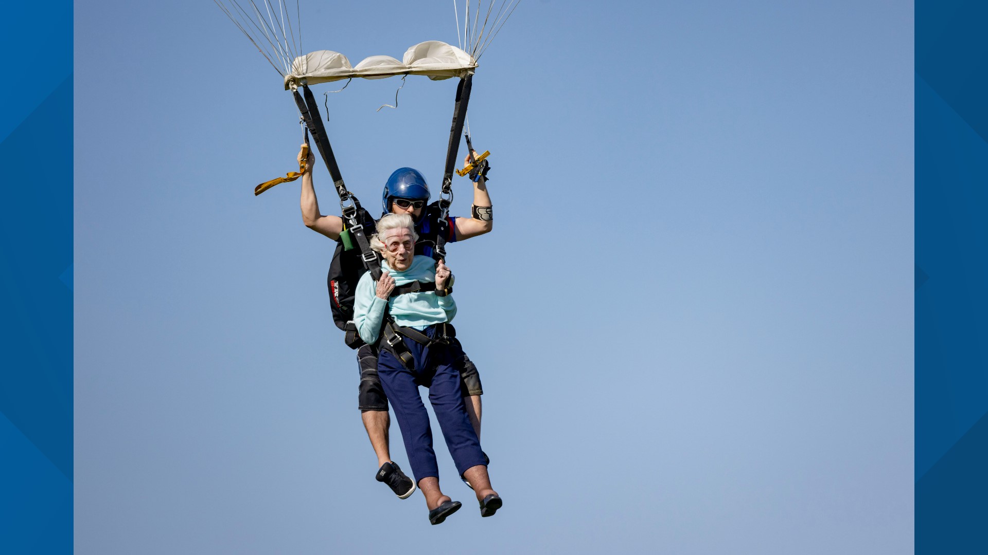 104-year-old Chicago woman skydives from plane, aiming for record ...
