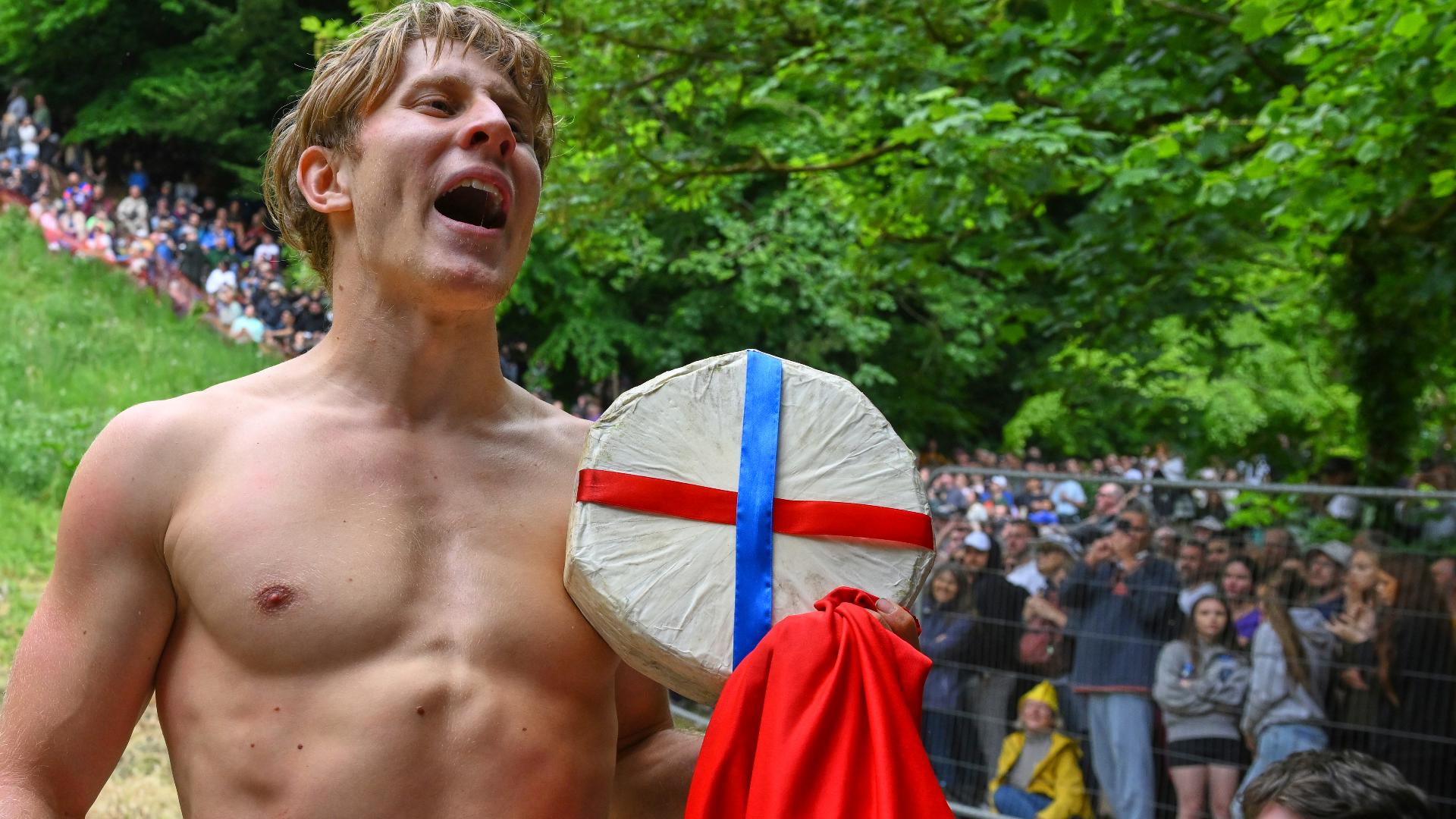 PHOTOS: Cooper’s Hill cheese-rolling race returns in 2025 | wusa9.com