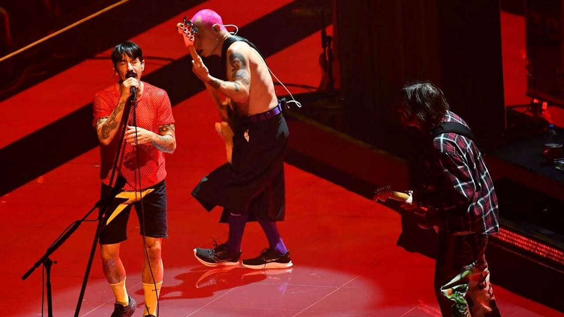 Red Hot Chili Peppers Dedicate MTV VMAs Global Icon Award to Late ...