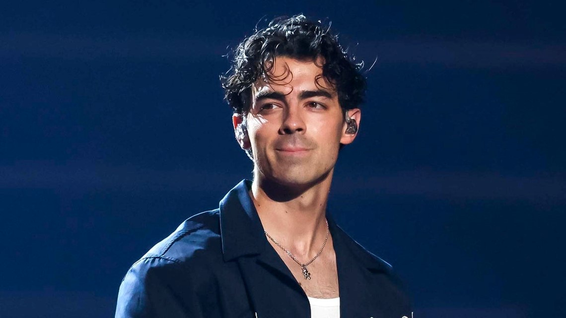 Joe Jonas Tears Up Singing 'Little Bird' While His Daughters Attend ...