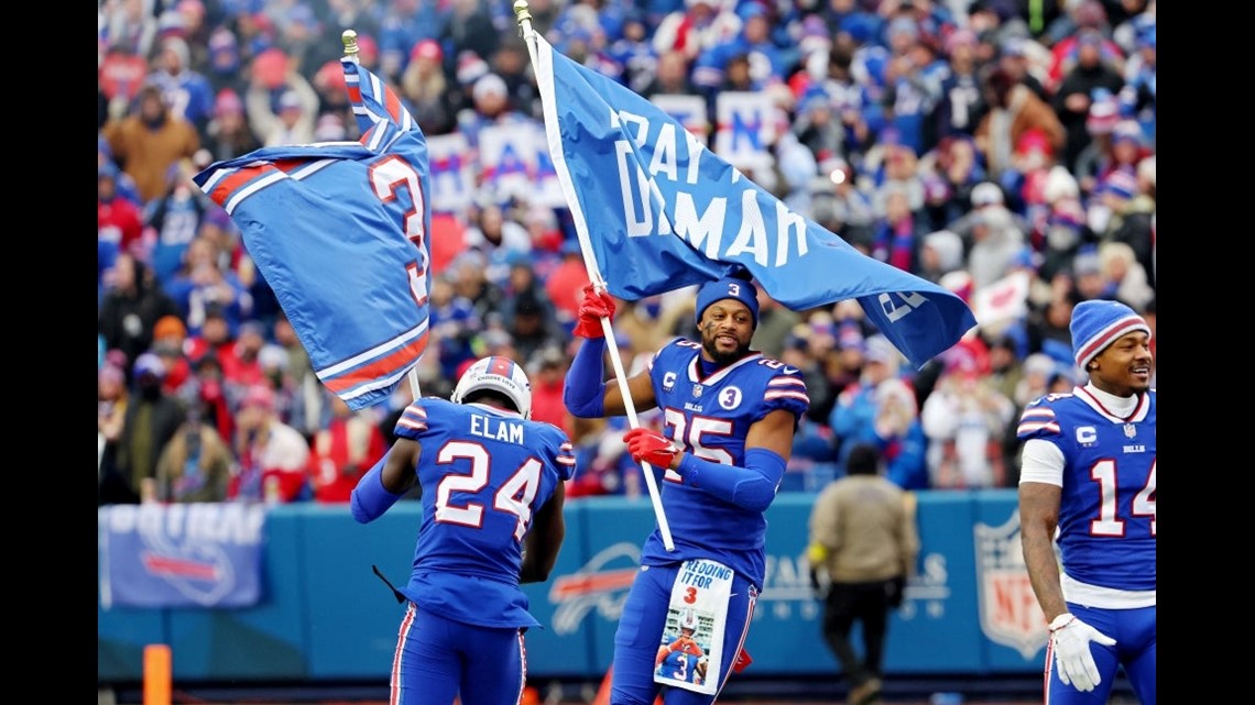 Damar Hamlin Reunites With Buffalo Bills Teammates and He's All Smiles ...