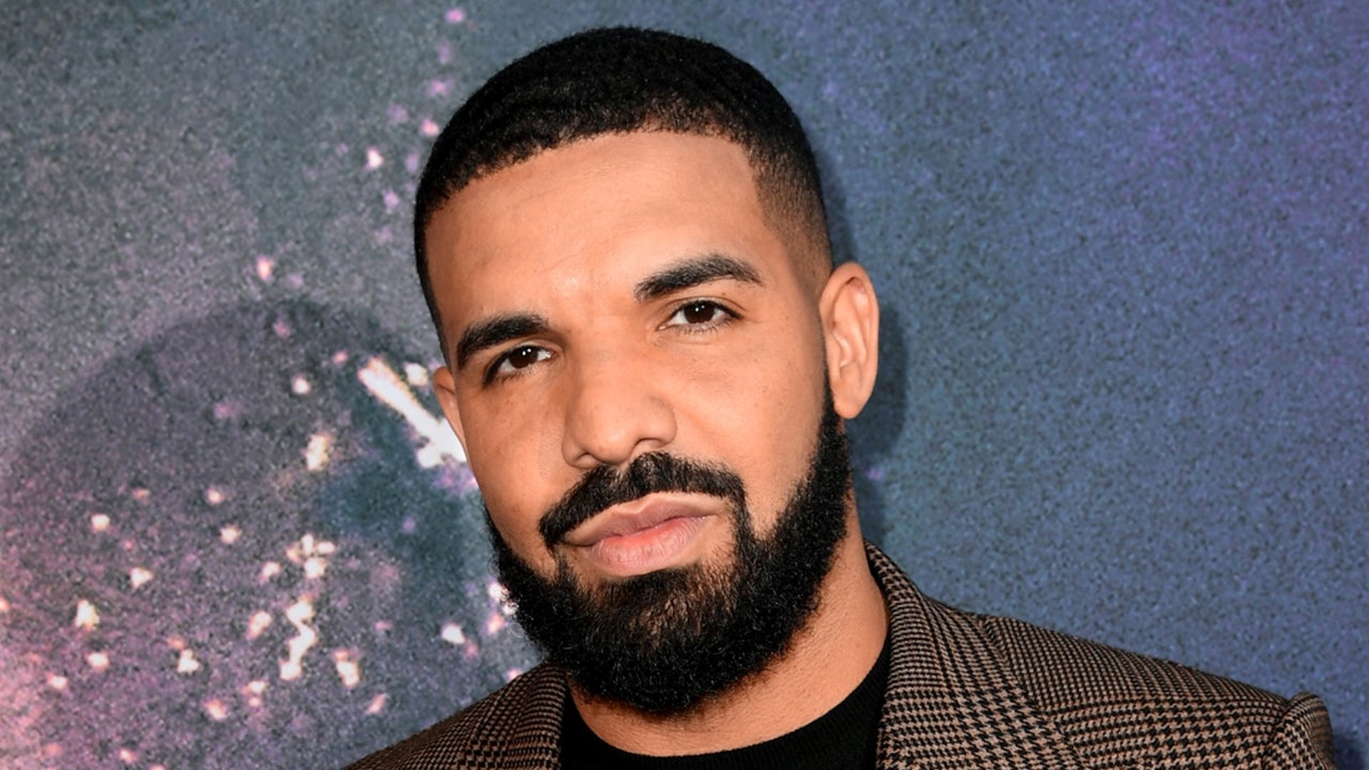 Watch Drake Wring Out His Shirt to Show Insane Amount of Sweat After ...