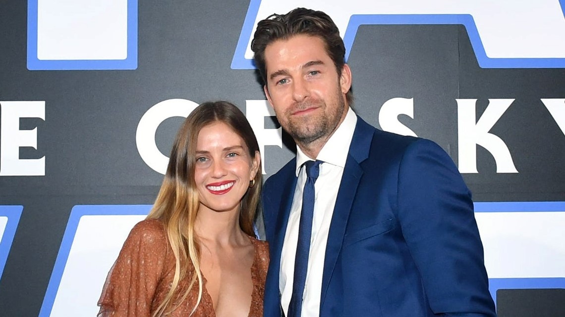 Scott Speedman and Lindsay Rae Hofmann Welcome First Child Together ...