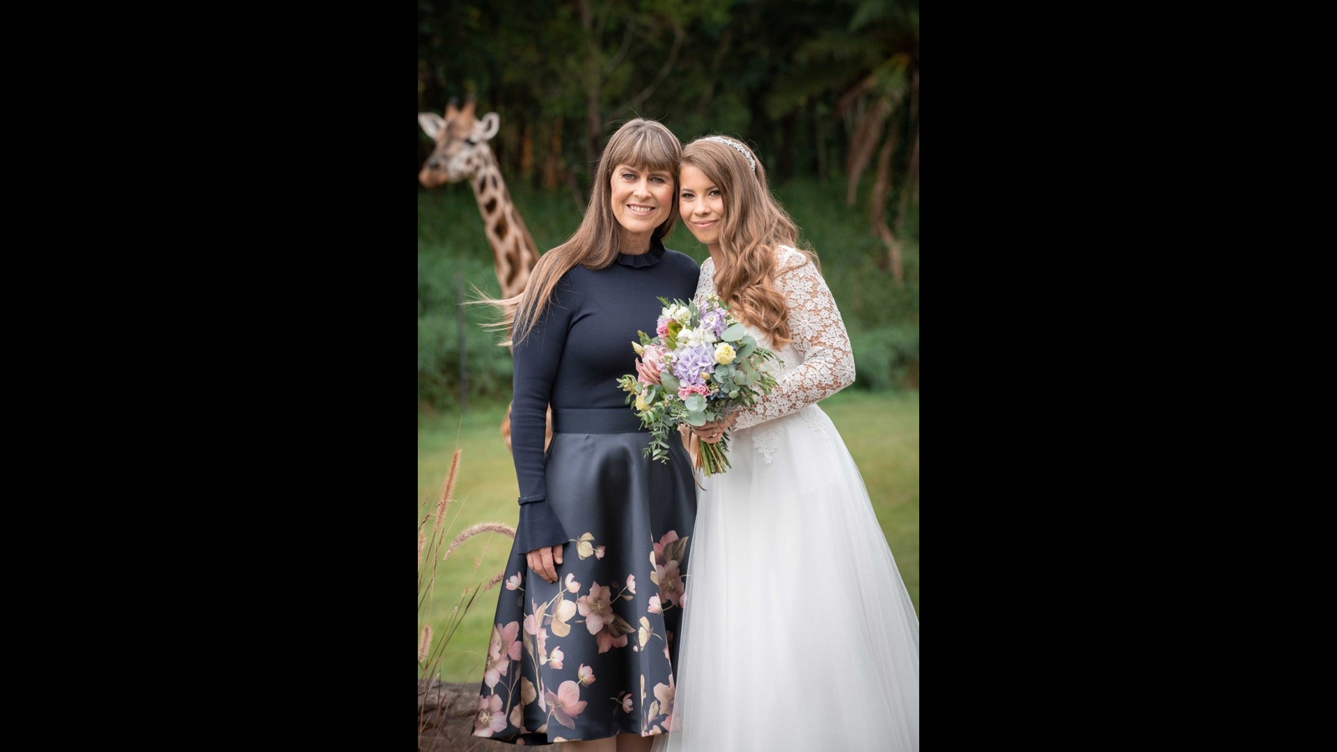 Bindi Irwin and Chandler Powell Take Fans Inside Their Wedding at the ...