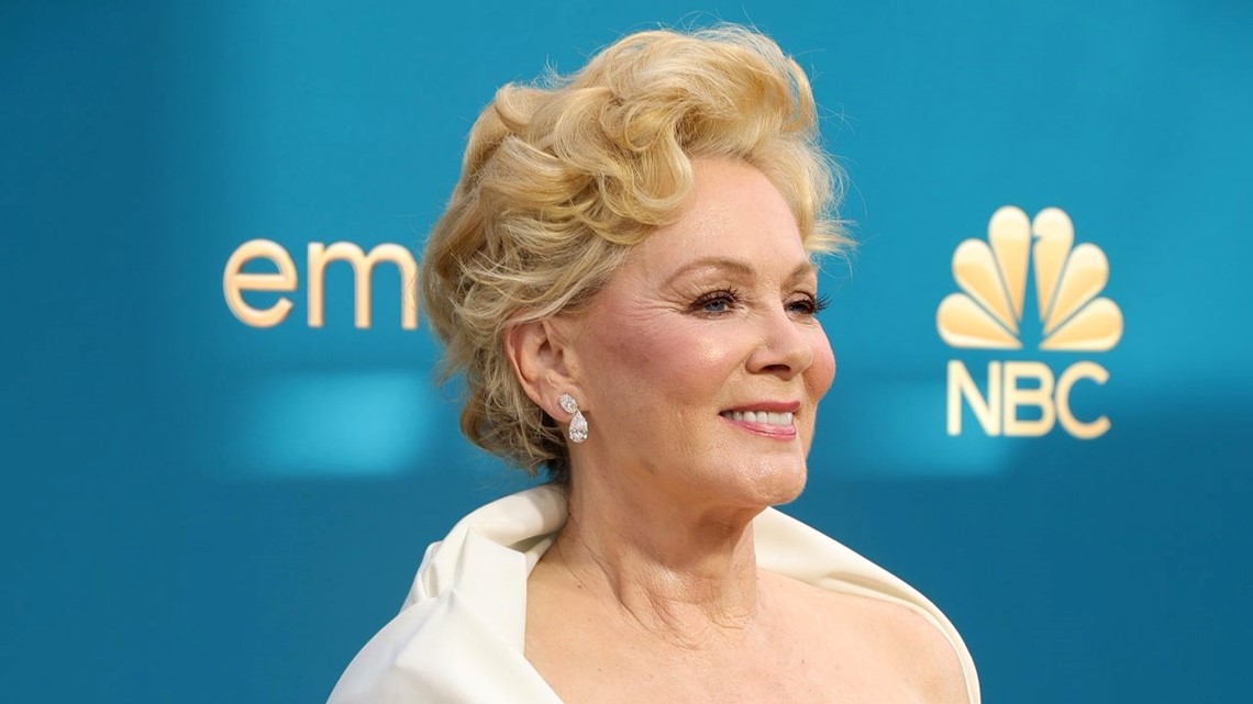 Jean Smart Wins Back-to-Back Emmys for Outstanding Lead Actress in a ...
