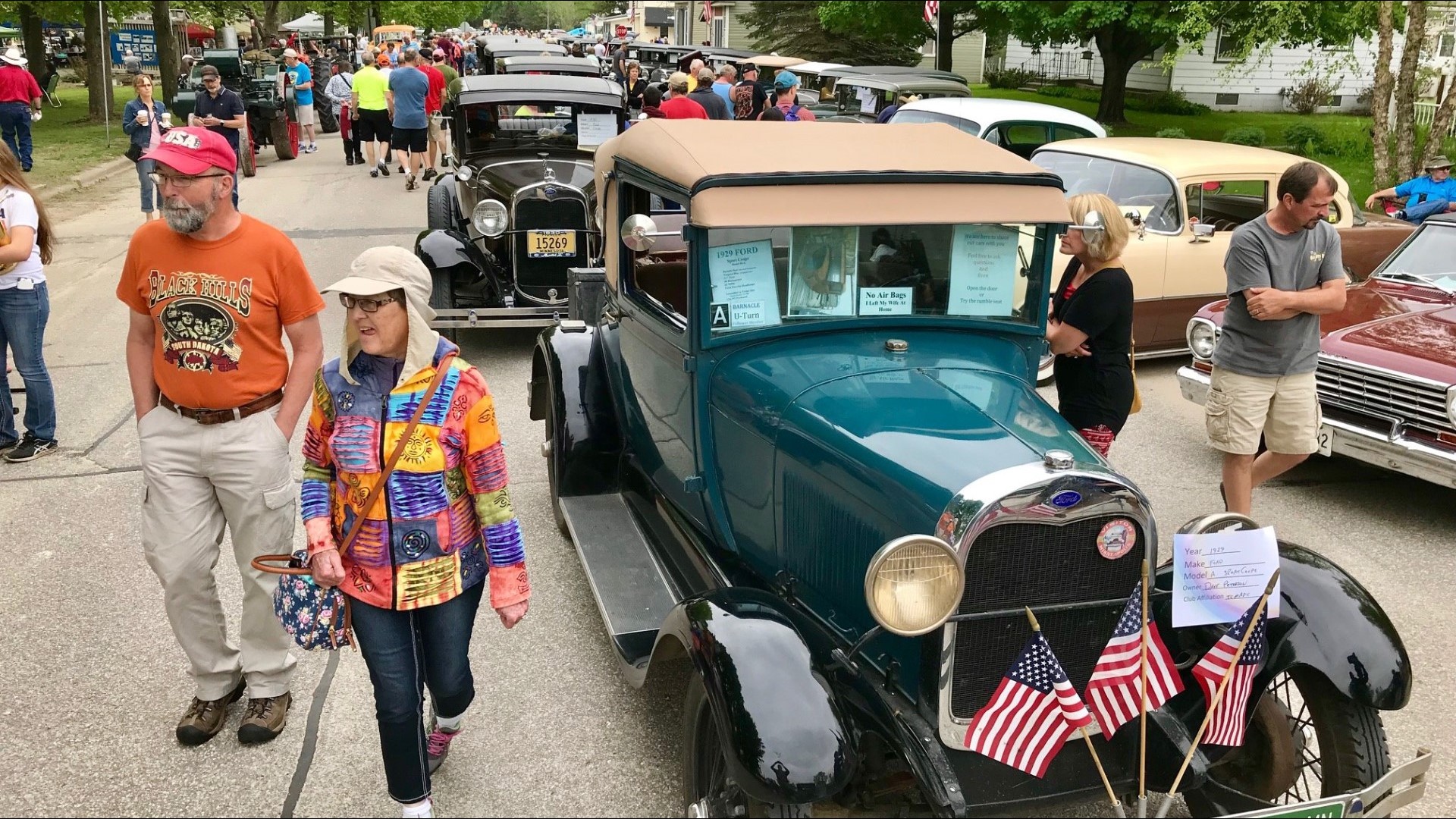 Town with 2-block main street holds parade that doesn't move | wusa9.com