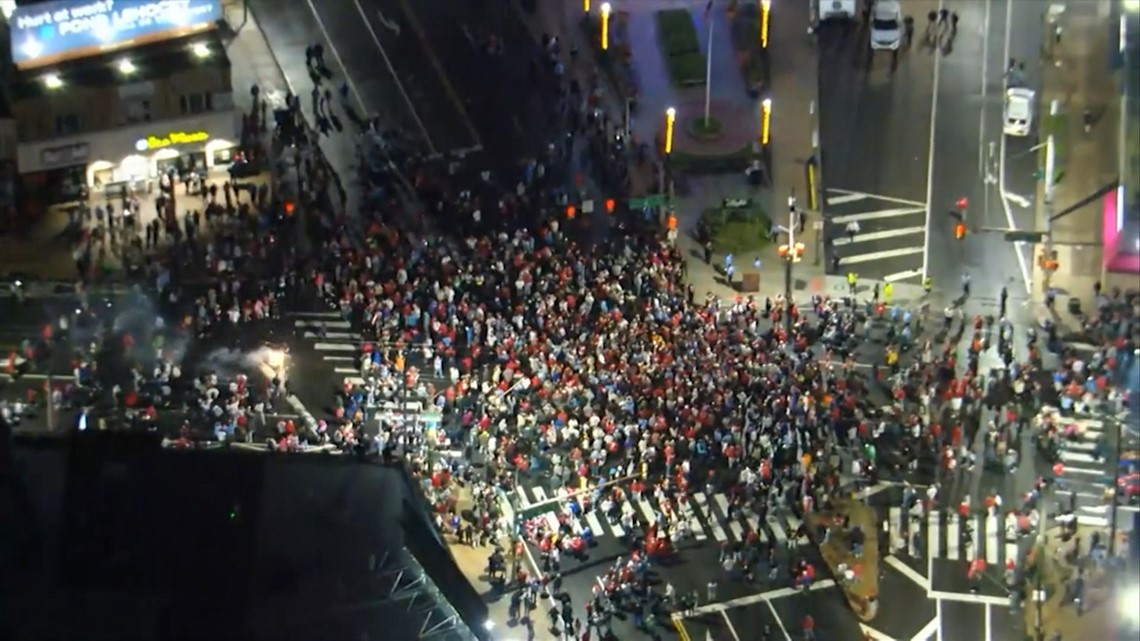 Phillies fans chant 'We want Houston!' | wusa9.com