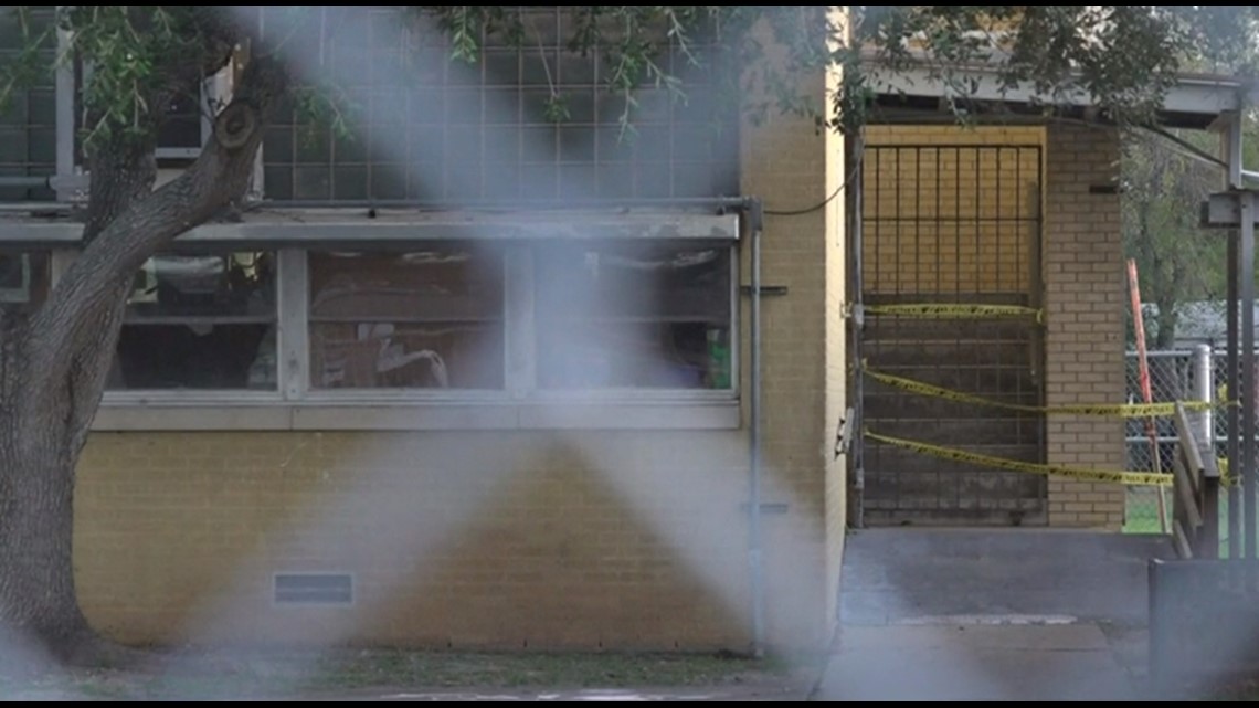 Staircase collapses at Texas elementary school | wusa9.com