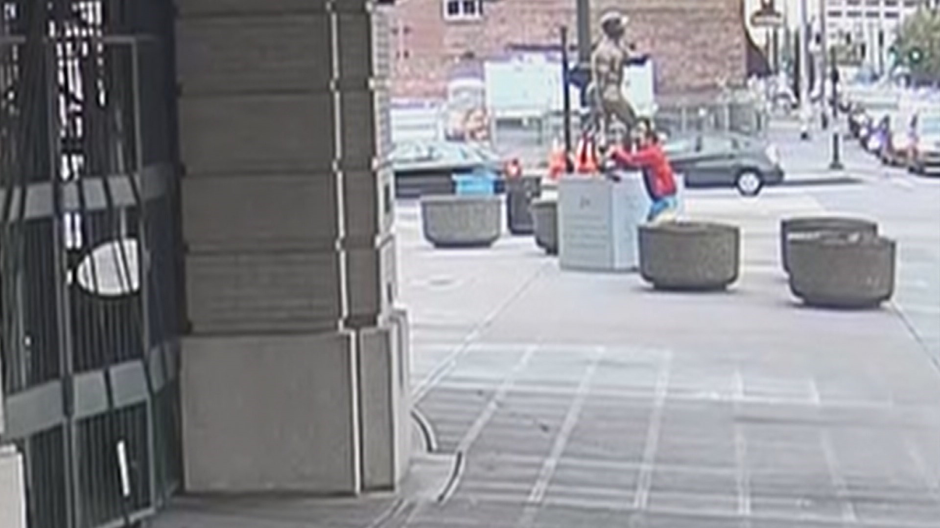 Video shows man stealing Griffey statue bat | wusa9.com