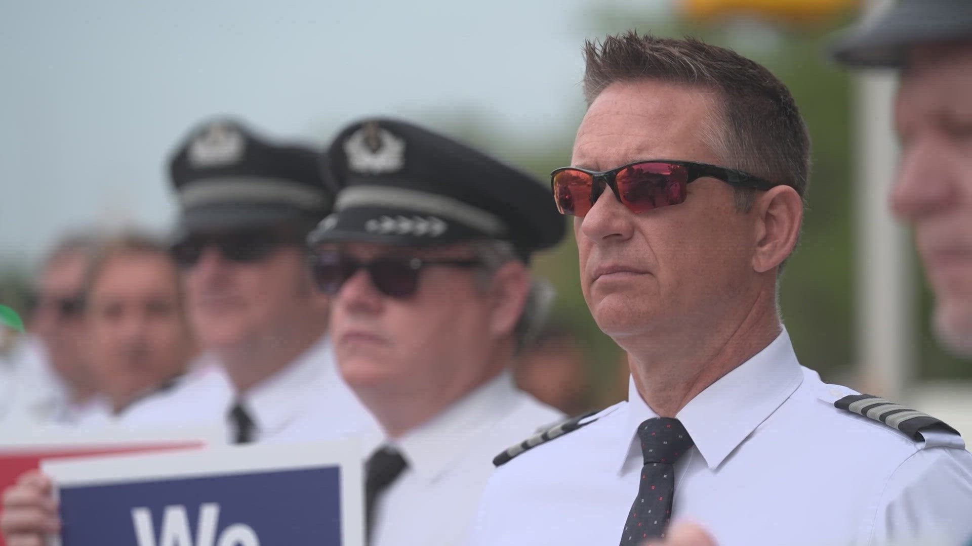 American Airlines pilots vote to OK strike amid contract talks | wusa9.com