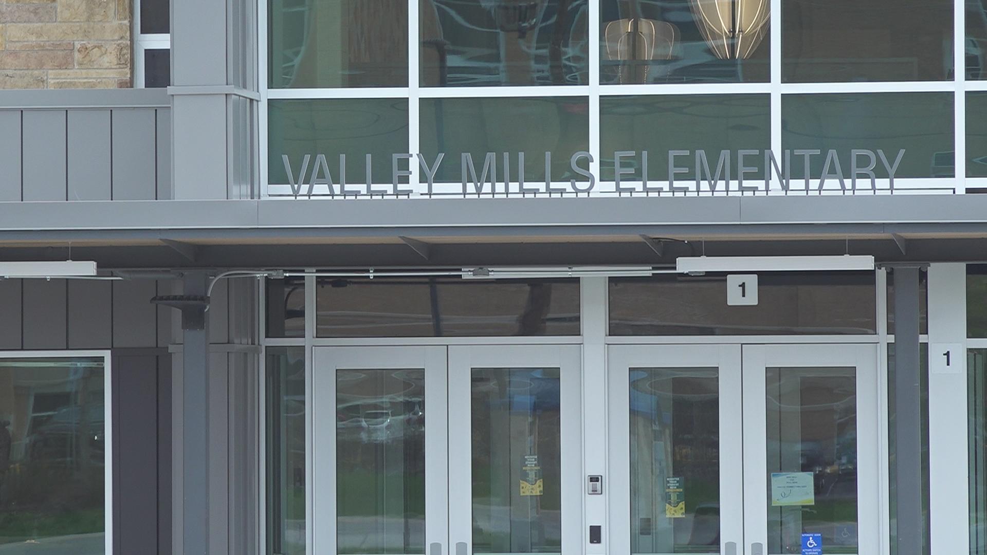 Mom charged for allegedly bringing gun to Indianapolis elementary school | wusa9.com