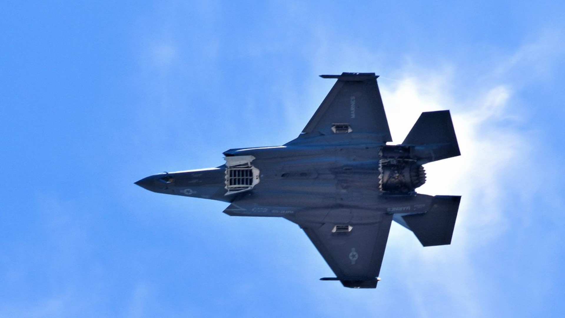 F-35 flyover for Trump and Polish president surprises DC workers ...