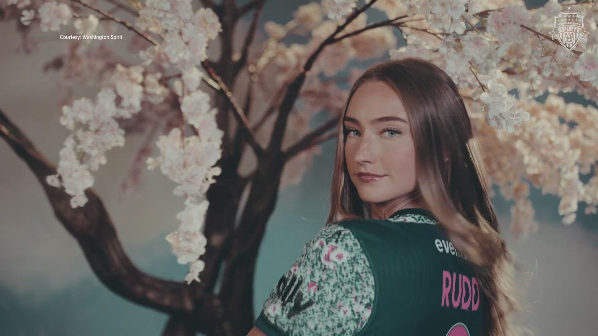 Washington Spirit gives first look at new kits | wusa9.com