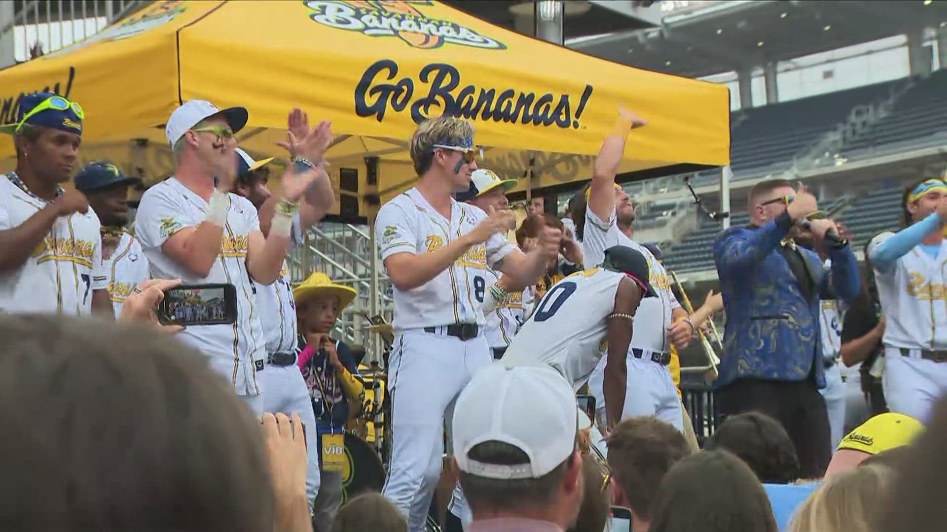 Savannah Bananas sell out Nationals Park with TikTok-famous Banana Ball tour | wusa9.com