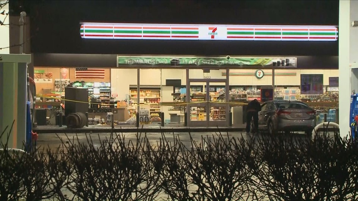 Armed robbers attempted to steal an ATM for 7-Eleven | wusa9.com