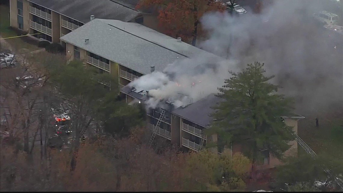 Fire burns through three-story apartment roof in Laurel | wusa9.com