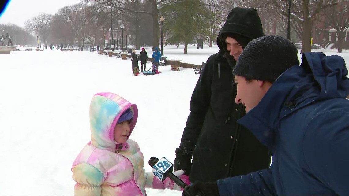 DC residents enjoying the snow day and enjoying the weather | wusa9.com