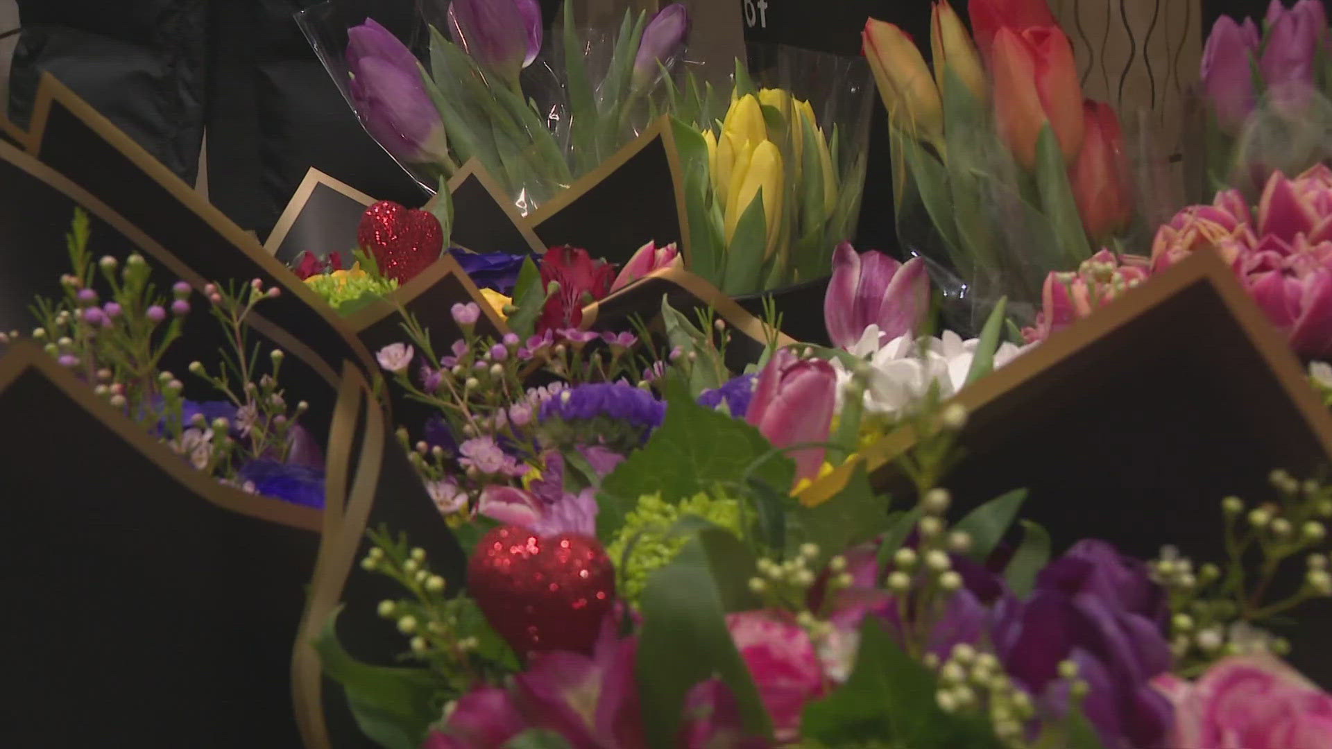 Community rallies to save DC florist 'Flowers by Alexes' | wusa9.com
