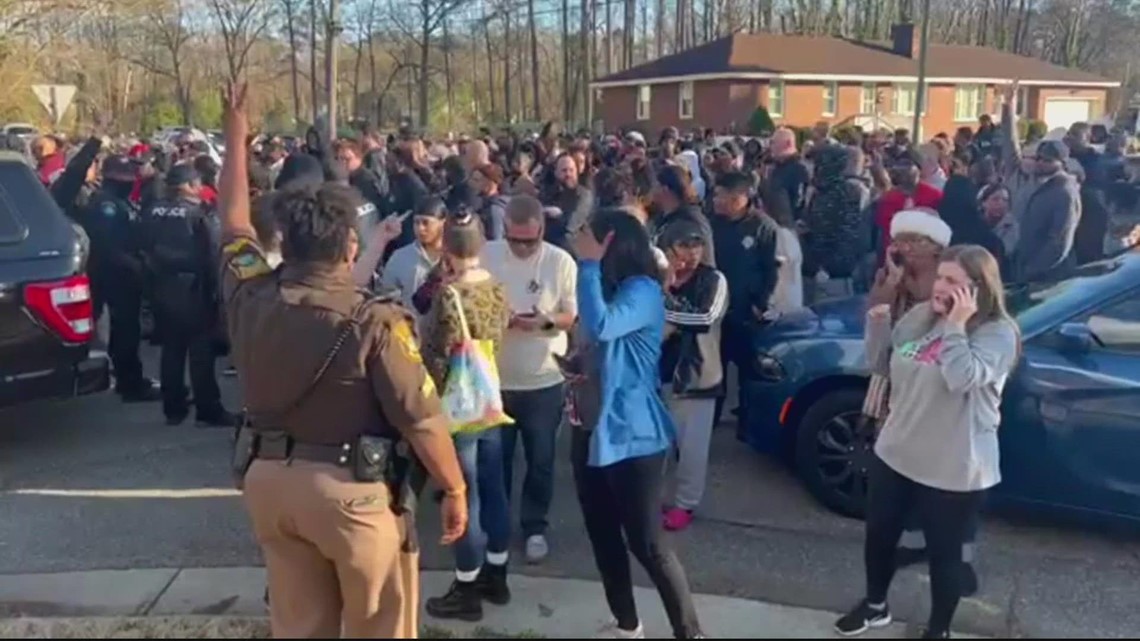 6-year-old child shoots teacher at Elementary School in Virginia ...