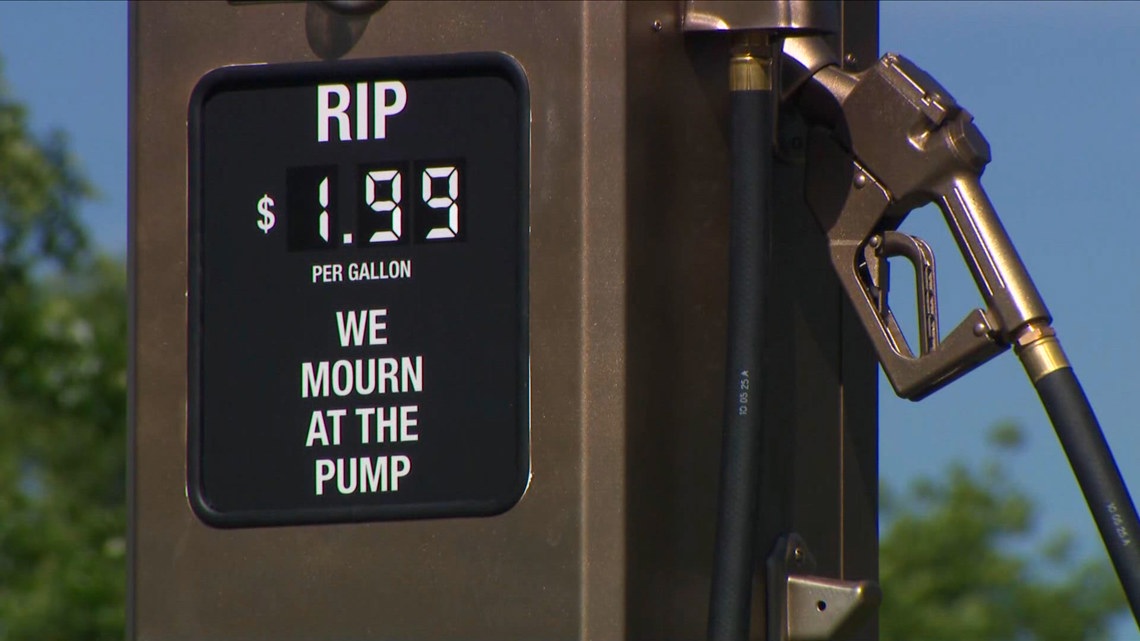 Gas pump state memorializes low gas prices on the National Mall | wusa9.com
