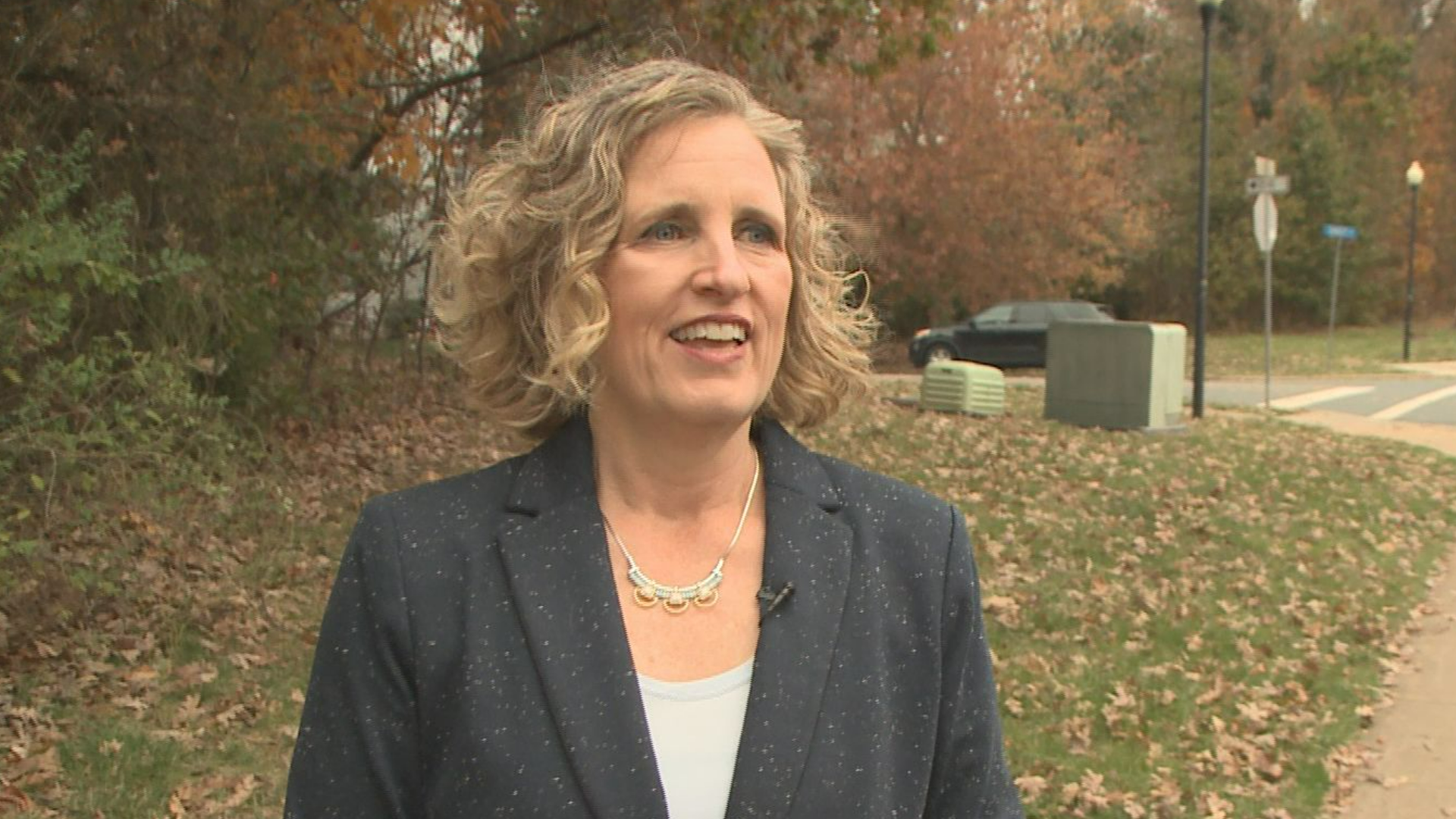 Juli Briskman is an elected leader after flipping off president | wusa9.com