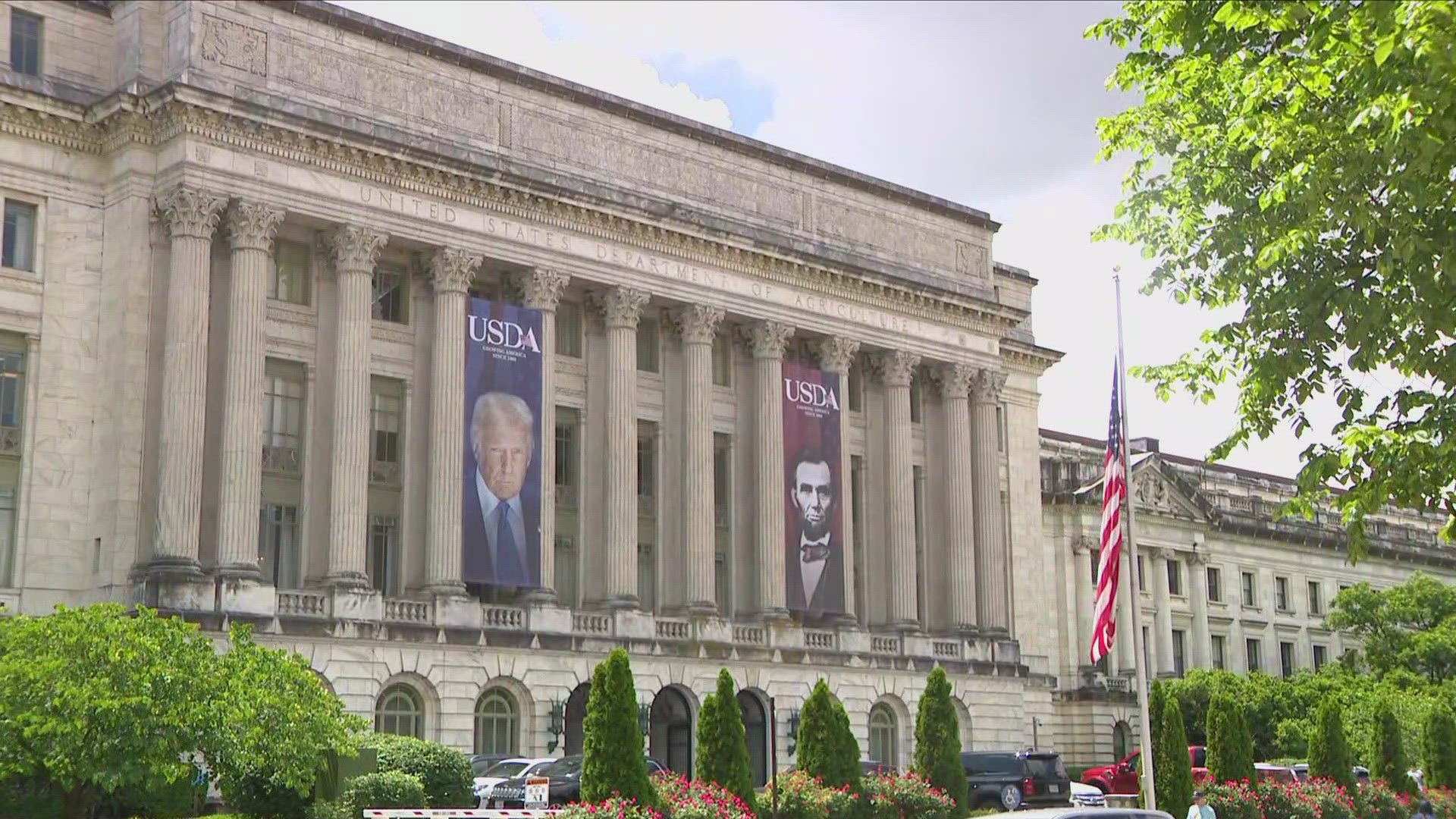 Trump official photo hangs outside USDA building, next to Lincoln ...
