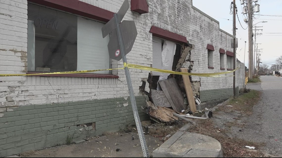 Community rallies around Laurel donut shop after crash | wusa9.com