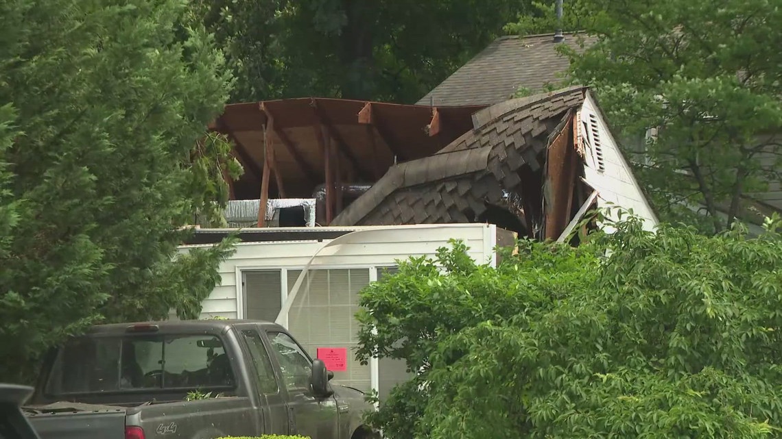 Fallen tree traps family in Gaithersburg home | wusa9.com