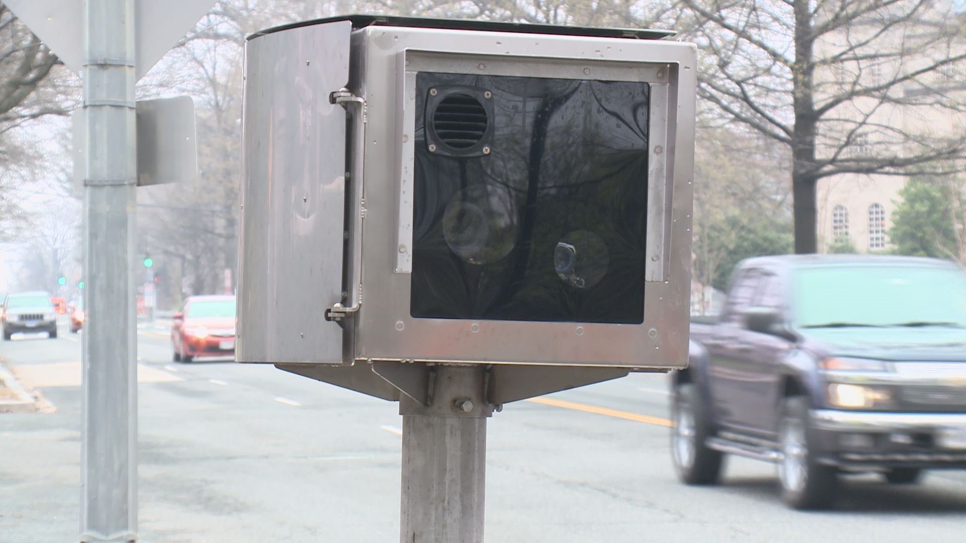 Confusion, contradictions plague DC speed camera warning signs | wusa9.com