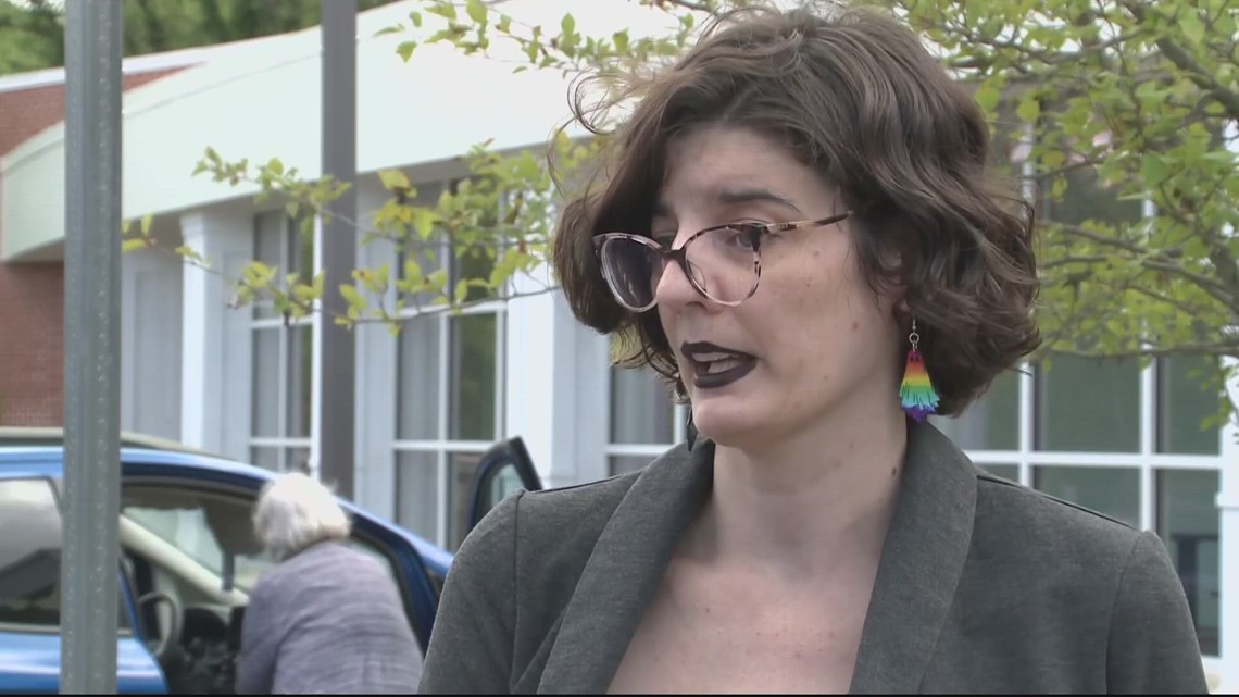 Parents argue library books are 'too sexual' for children in Virginia ...