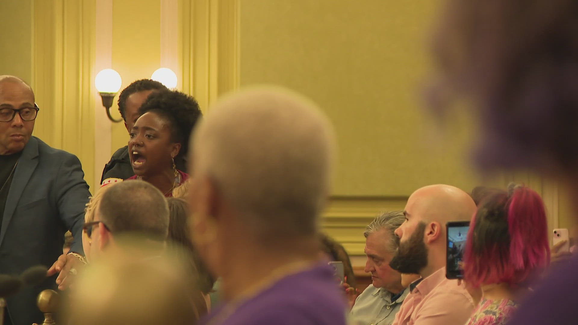 Crowds begin yelling during DC Council vote to amend Initiative 82 ...