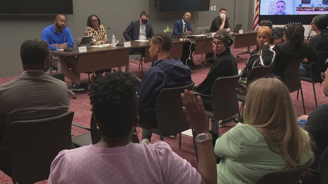 Navy Yard residents urge action to curb teen violence | wusa9.com