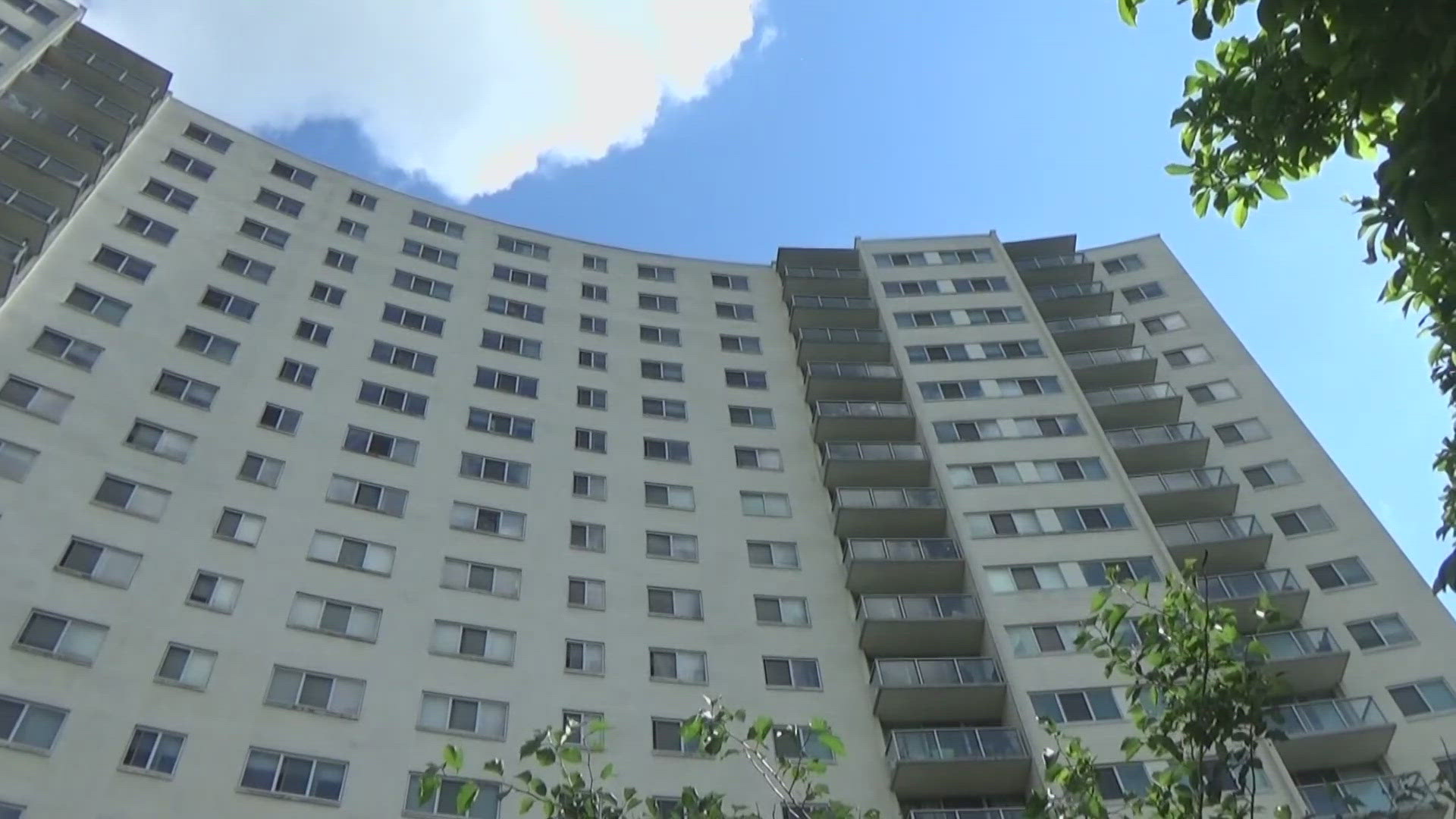 2-year-old falls from 15-story balcony and survives in Montgomery ...