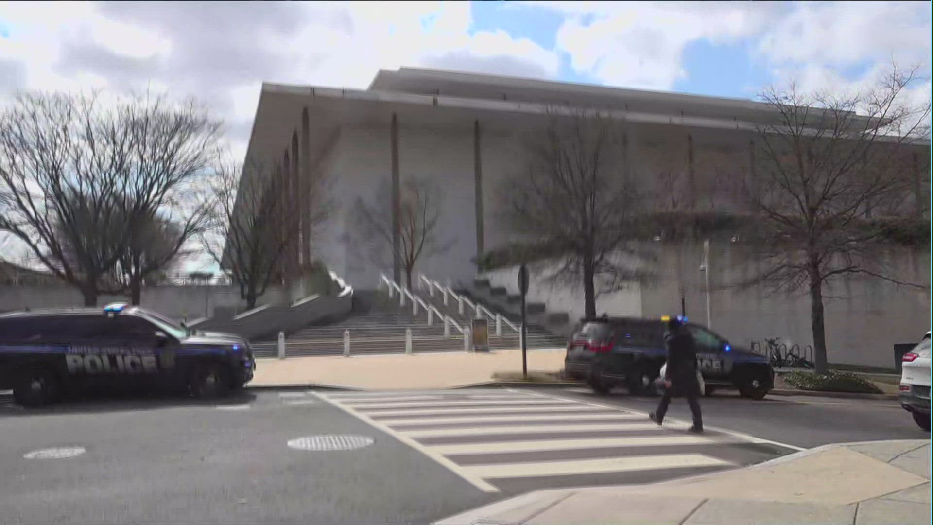 Bomb threat reported at Kennedy Center, police investigating | wusa9.com
