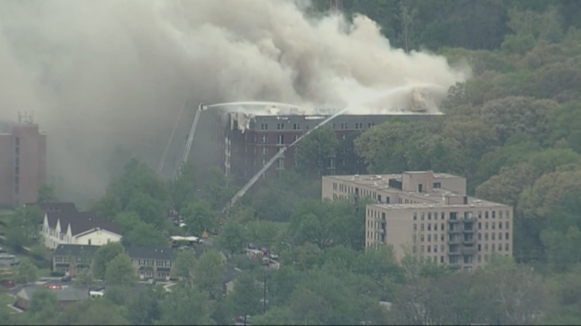 Smoke from massive building fire forces closures | wusa9.com