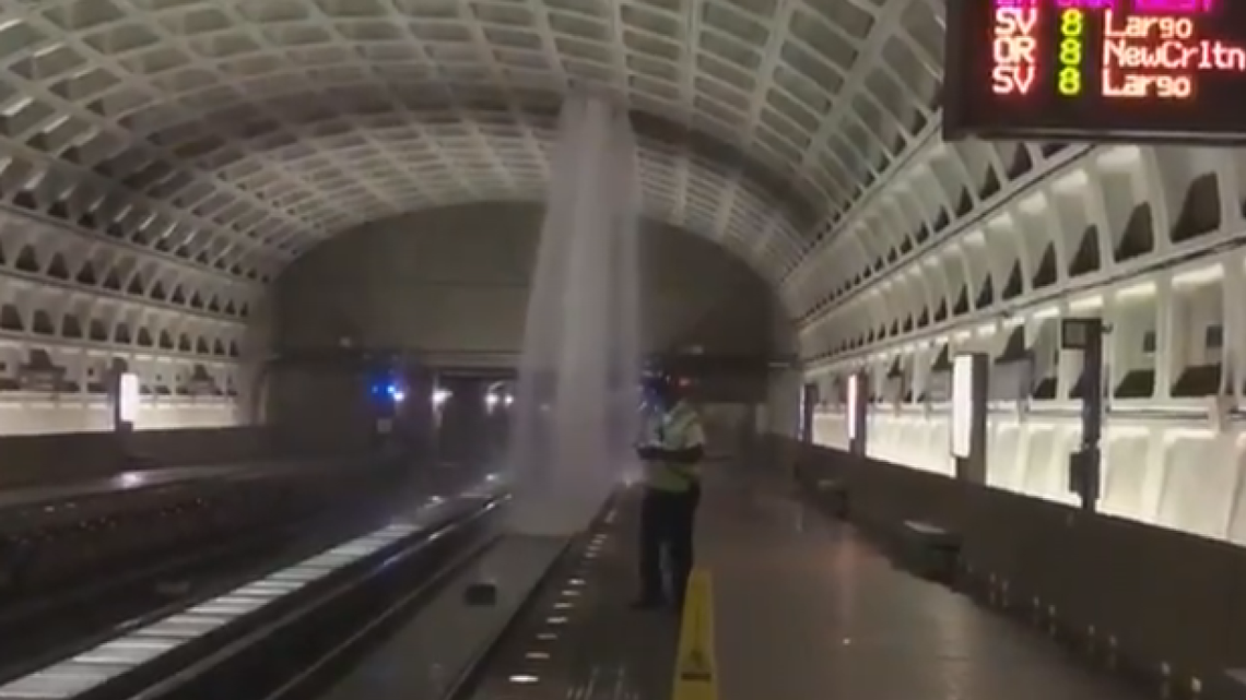 Metro flood emergency: Waterfall spotted in Metro stop ceiling | wusa9.com