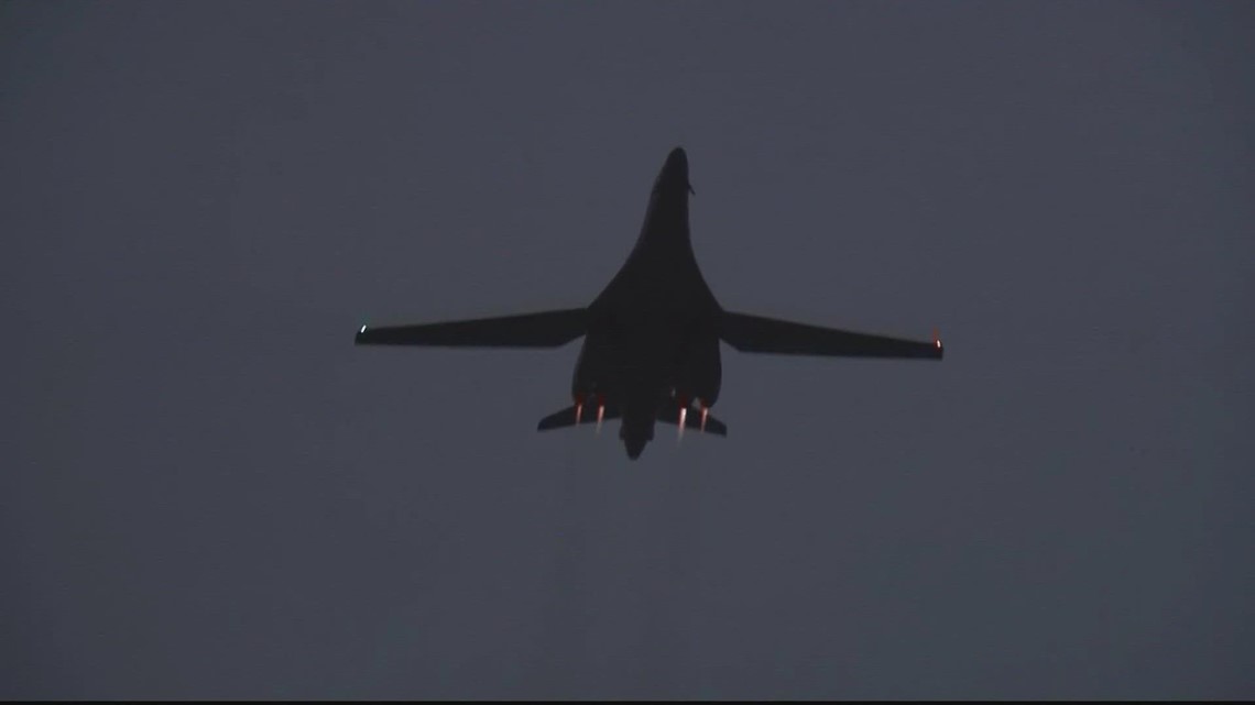 Pentagon debuts its new stealth bomber, the B-21 Raider | wusa9.com