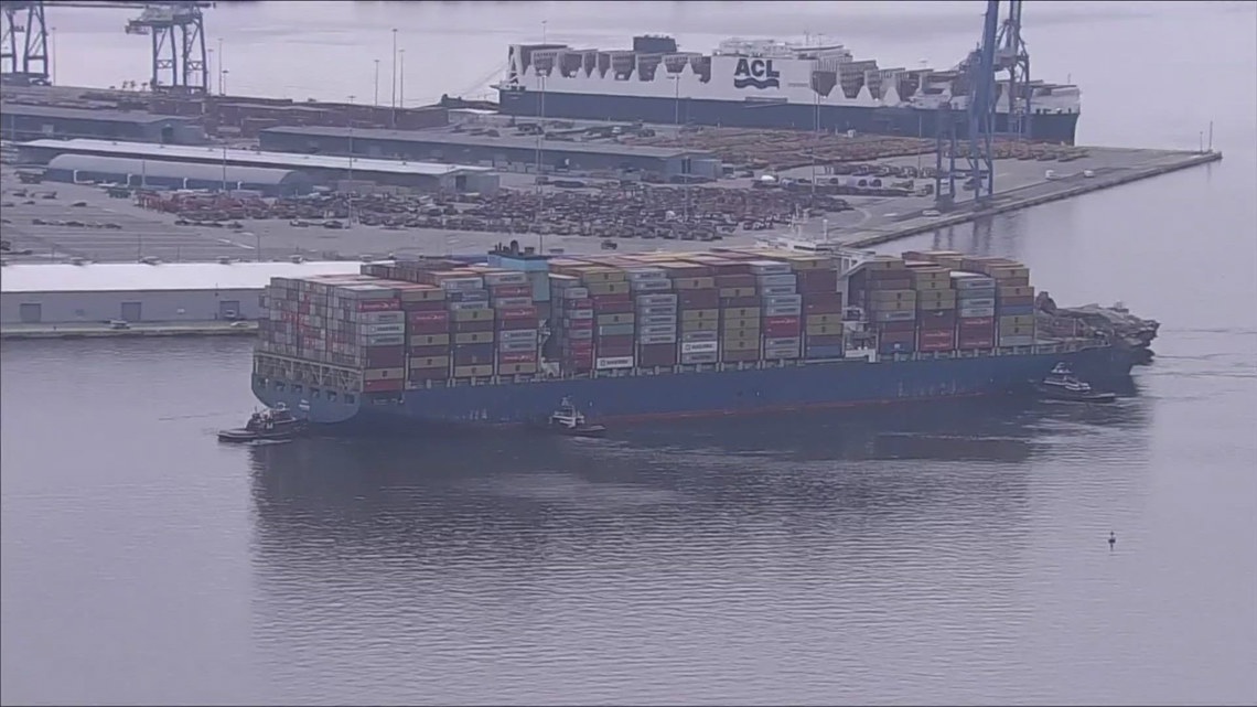 Crew members still on Dali cargo ship after bridge collapse | wusa9.com