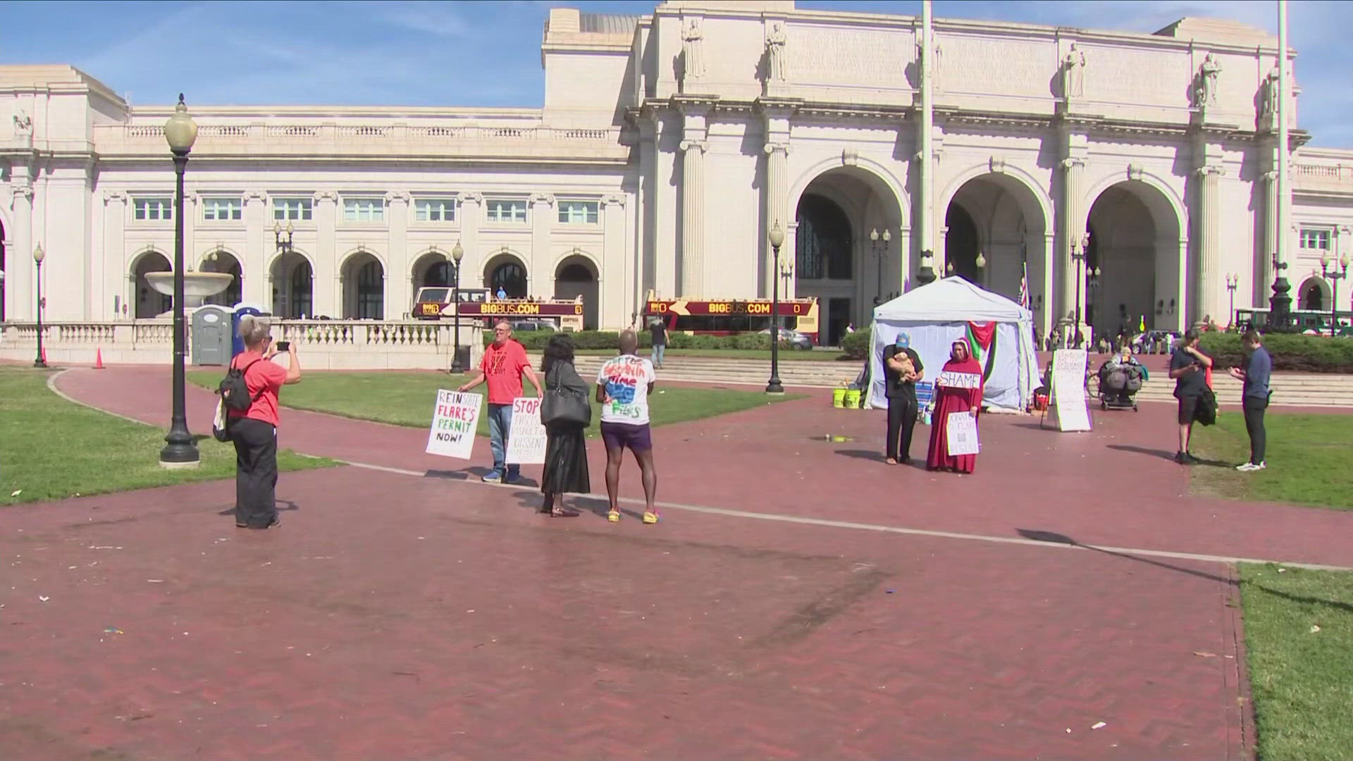 Anti-Trump protest group cleared from Union Station | wusa9.com