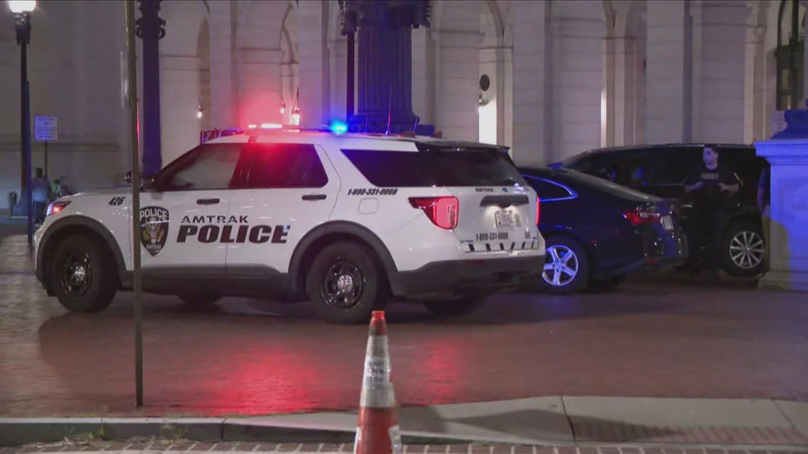 DC residents get ready for 24-hour patrols amid federal police control ...